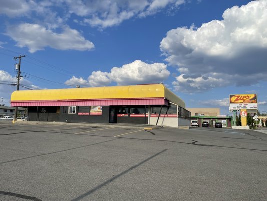 ZIPS DRIVE-IN - Updated November 2025 - 25 Photos & 45 Reviews - 2125 E ...