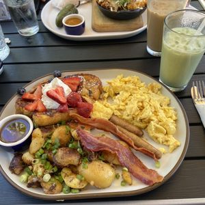 GINA’S KITCHEN +CATERING - 703 Photos & 340 Reviews - 8220 Haven Ave ...