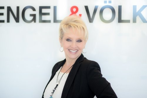 ANDREA FARRELL - ENGEL & VÖLKERS - Contact Agent - 4447 Commons Dr E ...