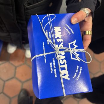 MIKE’S PASTRY - Updated February 2025 - 7964 Photos & 9282 Reviews ...