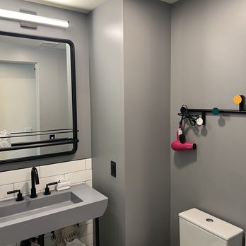 MOXY PORTLAND DOWNTOWN - Updated December 2025 - 366 Photos & 140 ...