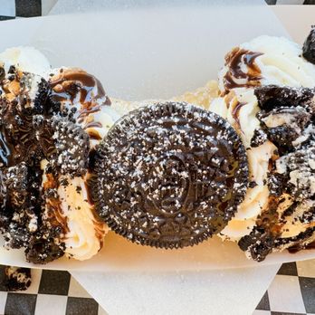 BUG & BEAR’S CANNOLI - Updated July 2025 - 58 Photos & 20 Reviews ...