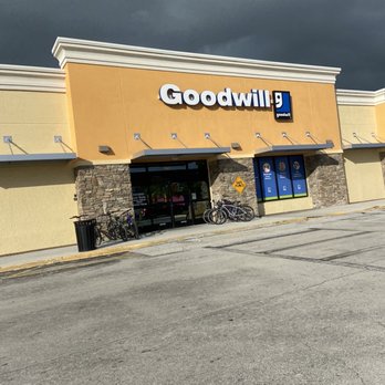 GOODWILL RETAIL & DONATION CENTER - Updated December 2025 - 51 Photos ...
