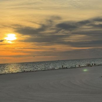 FLIPPERS BEACH BAR - Updated December 2025 - 37 Photos & 32 Reviews ...