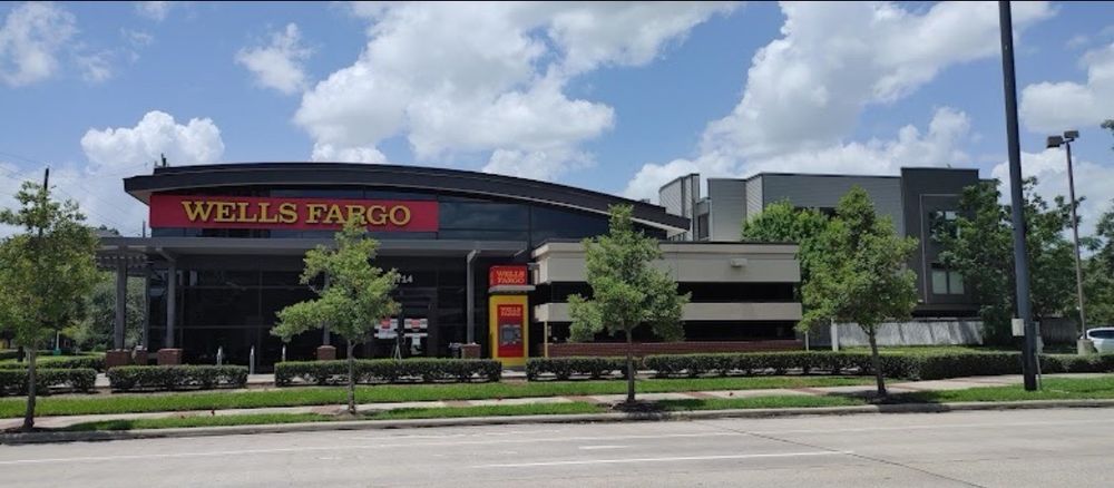 WELLS FARGO BANK - Updated July 2025 - 20 Reviews - 2714 Smith St ...