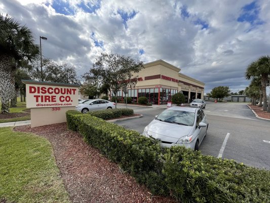 DISCOUNT TIRE - Updated December 2024 - 58 Photos & 109 Reviews - 330 S ...