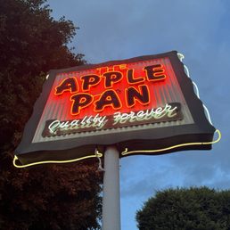 THE APPLE PAN - Updated June 2025 - 2619 Photos & 3618 Reviews - 10801 ...