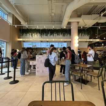 SHAKE SHACK - Updated April 2025 - 161 Photos & 51 Reviews - 10 Dundas ...