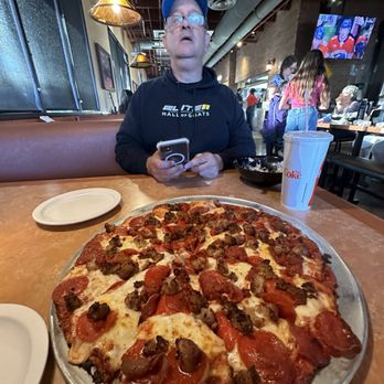 TOPPERS PIZZA PLACE - Updated 05/2025 - 400 Photos & 687 Reviews - 2408 ...