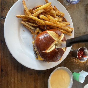 ME & BILLY - 155 Photos & 327 Reviews - 200 W 3rd St, Davenport, Iowa ...