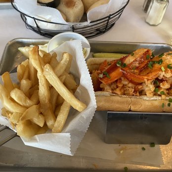 JACKSON HALL AMERICAN BAR & GRILLE - Updated May 2024 - 311 Photos ...