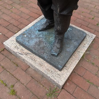 THOMAS HOOKER STATUE - Updated March 2025 - 800 Main St, Hartford ...