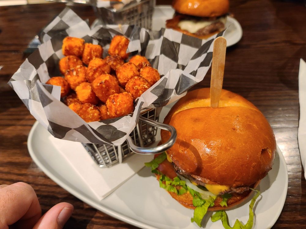 WAHLBURGERS - Updated July 2025 - 115 Photos & 99 Reviews - 1028 Main ...