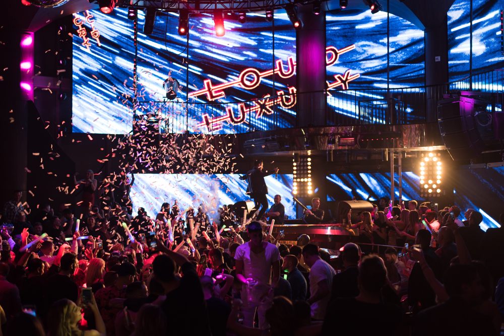 HQ2 NIGHTCLUB BEACHCLUB - 41 Photos & 65 Reviews - Dance Clubs - 500 ...