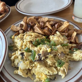 FAT’S FRIED CHICKEN & WAFFLES - Updated October 2025 - 1131 Photos ...