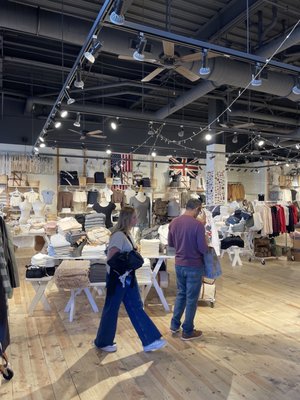 BRANDY MELVILLE - Updated June 2025 - 26 Reviews - 7135 E Camelback Rd ...