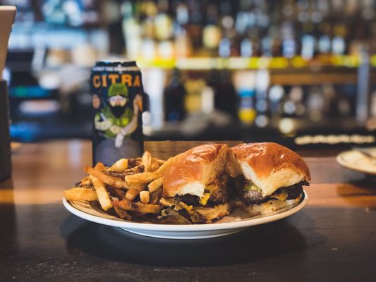 GRIND BURGER KITCHEN - 674 Photos & 697 Reviews - 829 E Market St ...