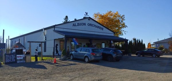 ALBION ORCHARDS & COUNTRY MARKET - Updated January 2026 - 34 Photos ...