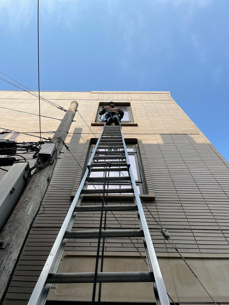 BH WINDOW CLEANING SERVICE - Updated June 2024 - 20 Photos - Chicago ...