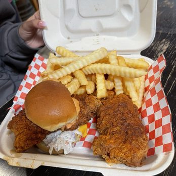 FLUSTER CLUCK HOT CHICKEN - Updated August 2025 - 170 Photos & 143 ...