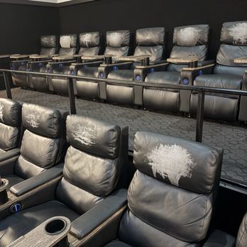 CMX CINEMAS - COUNTRYSIDE 12 - Updated July 2025 - 105 Photos & 120 ...