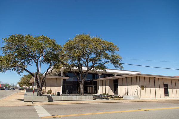 YOAKUM NATIONAL BANK - Updated January 2026 - 19 Photos - 301 W Grand ...