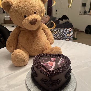 CAKE WORLD BAKERY - 206 Photos & 106 Reviews - 220 N Maryland Pkwy, Las ...