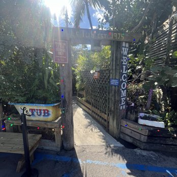 LE TUB - Updated February 2025 - 2052 Photos & 1964 Reviews - 1100 N ...