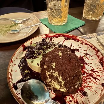 SCOTCH LODGE - Updated October 2024 - 678 Photos & 216 Reviews - 215 SE ...