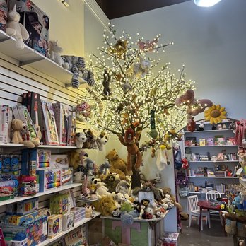 THE TOY TREE - Updated December 2024 - 38 Photos & 15 Reviews - 5813 ...