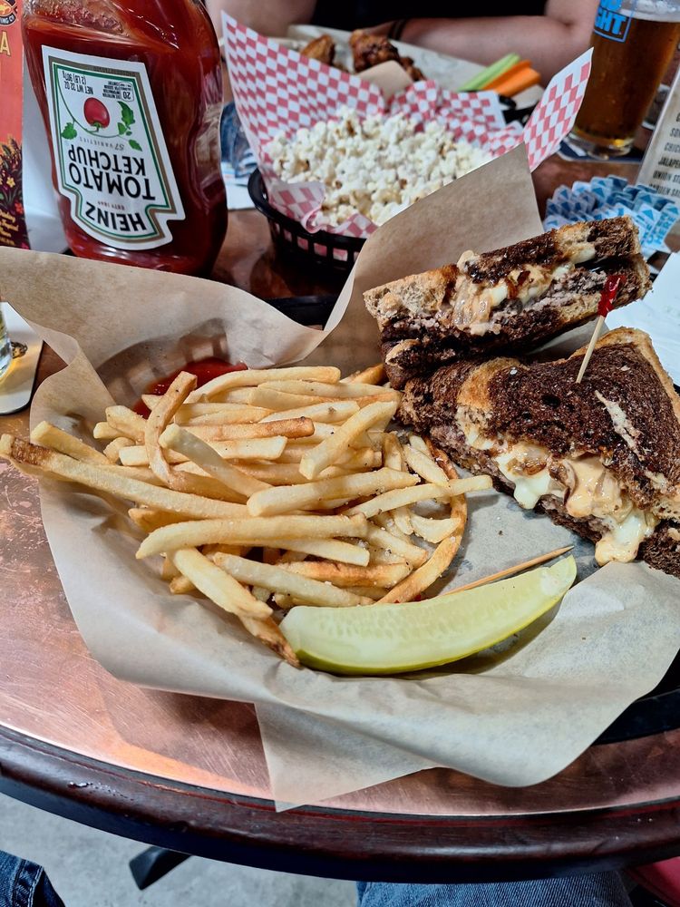 UNION TAVERN - Updated November 2024 - 51 Photos & 39 Reviews - 1914 E ...