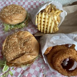 BOOMER’S DRIVE IN - Updated December 2025 - 303 Photos & 568 Reviews ...