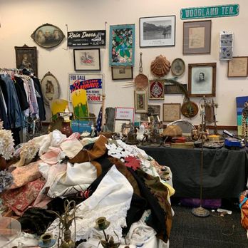 BERWYN VINTAGE FLEA MARKET - Updated December 2025 - 35 Photos & 31 ...