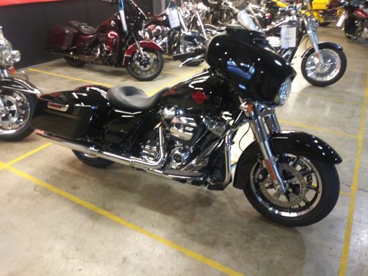 WHITE LIGHTNING HARLEY-DAVIDSON - Updated October 2025 - 31 Photos & 24 ...