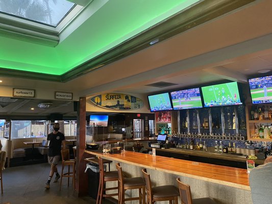CARDIFF BEACH BAR AT TOWER 13 - Updated August 2025 - 465 Photos & 516 ...