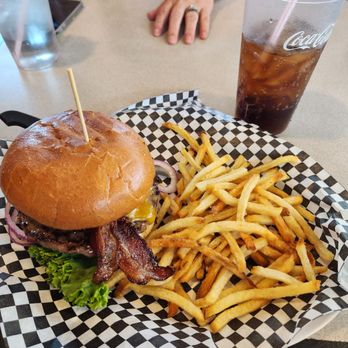 HANGRY’S - Updated August 2024 - 38 Photos & 22 Reviews - 6325 N Wall ...