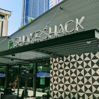SHAKE SHACK MARY BRICKELL VILLAGE - Updated December 2024 - 121 Photos ...
