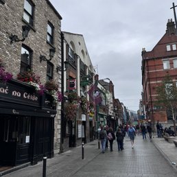 THE QUAYS IRISH RESTAURANT - Updated July 2025 - 371 Photos & 245 ...