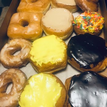 DONUT DEN - Updated December 2024 - 54 Photos & 148 Reviews - 3043 ...