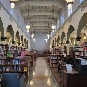 STUDIO CITY BRANCH LIBRARY - Updated December 2025 - 27 Photos & 77 ...