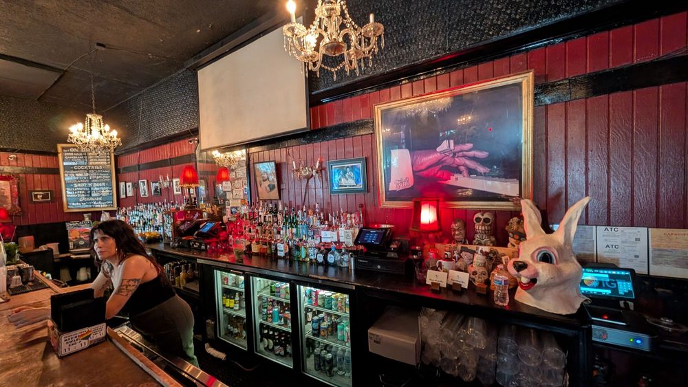 THE R BAR - Updated December 2025 - 152 Photos & 182 Reviews - 1431 ...