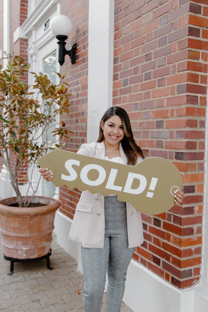 MARIA MENDEZ - CIRCLE REAL ESTATE - 12 Photos - 3250 Airflight Way ...