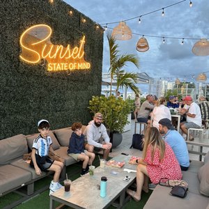 SUNSET CLUB ROOFTOP BAR & LOUNGE - 172 Photos & 59 Reviews - 777 N ...