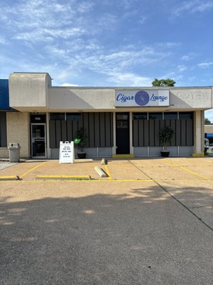 THE CELLAR CIGAR LOUNGE - Updated December 2025 - 18 Photos - 5237 ...