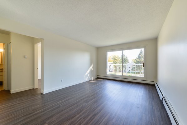 VARSITY SQUARE APARTMENTS - Updated December 2025 - 14 Photos - 4515 ...