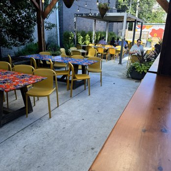 MOTT ST - Updated August 2024 - 1876 Photos & 1034 Reviews - 1401 N ...