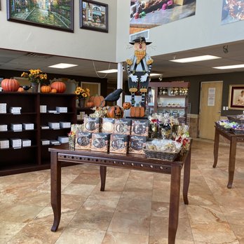 MRS CAVANAUGH’S CANDIES - Updated December 2025 - 75 Photos & 31 ...