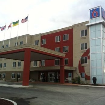 MOTEL 6 - Updated December 2024 - 38 Photos - 405 Ogilvie Street ...