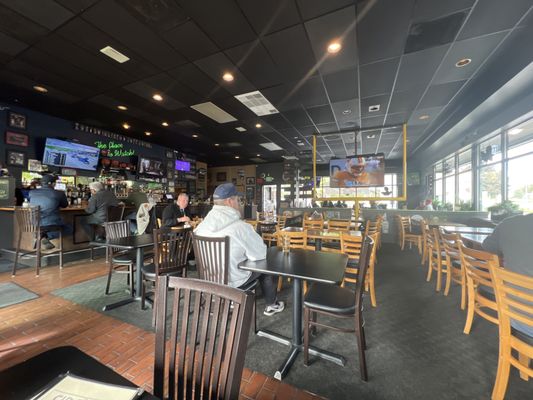 SIDELINES RESTAURANT & SPORTS BAR - Updated September 2024 - 104 Photos ...