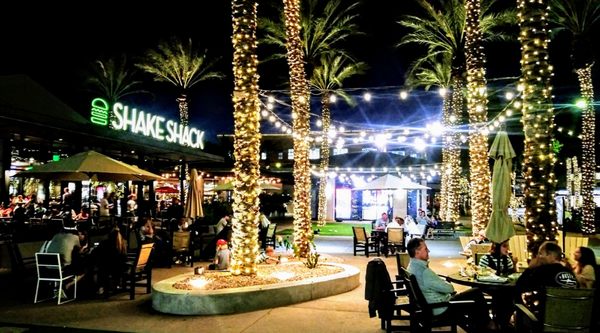 SHAKE SHACK KIERLAND COMMONS - 308 Photos & 258 Reviews - 15030 N ...